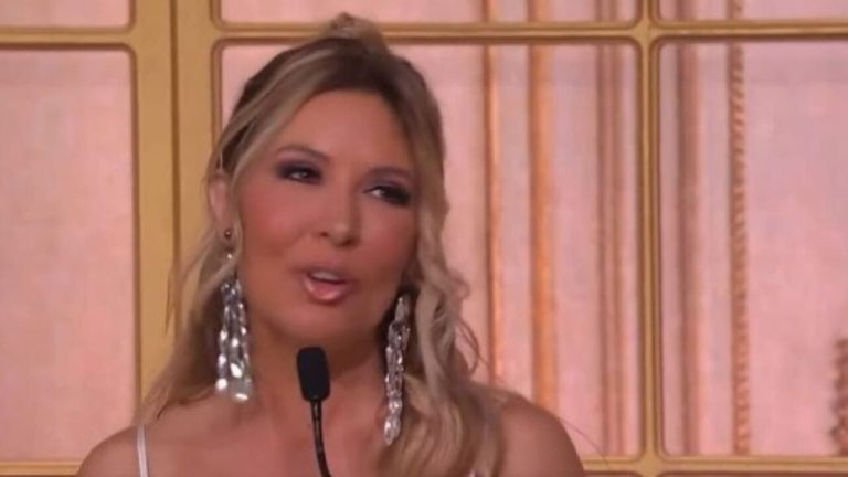 Selvaggia Lucarelli punge ancora: frecciatina a Sonia Bruganelli nella ... Selvaggia Lucarelli punge ancora: frecciatina a Sonia Bruganelli nella ...